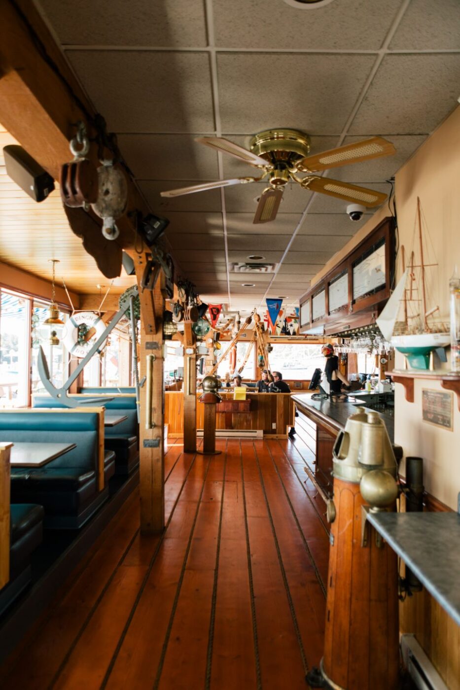 Storm Riders: Dinghy Dock Pub - Tourism Vancouver Island